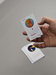Card Calendar with Circular Image | printablemaker.com